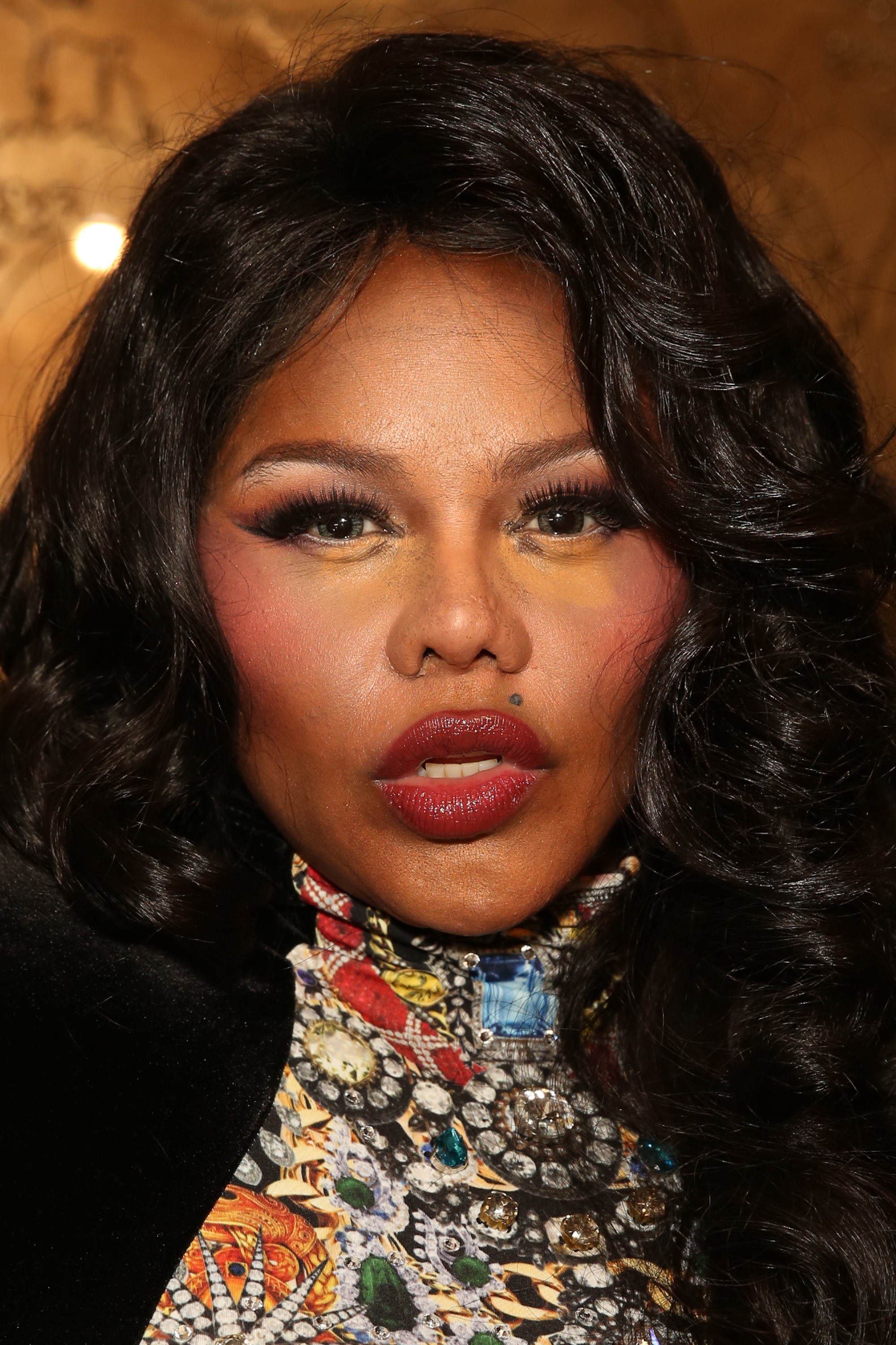 Lil’ Kim’s Red Lipstick, Valentine’s Day Hair, and More | StyleCaster